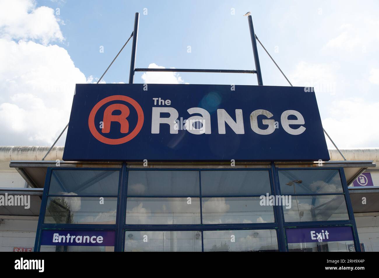 Slough, Berkshire, UK. 15th August, 2023. A Range store in Slough, Berkshire. Following the ...