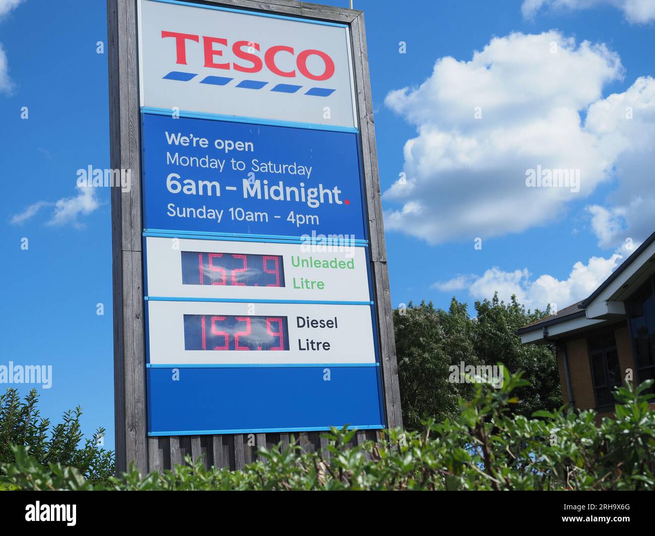 Petrol prices uk 2023 hi-res stock photography and images - Alamy