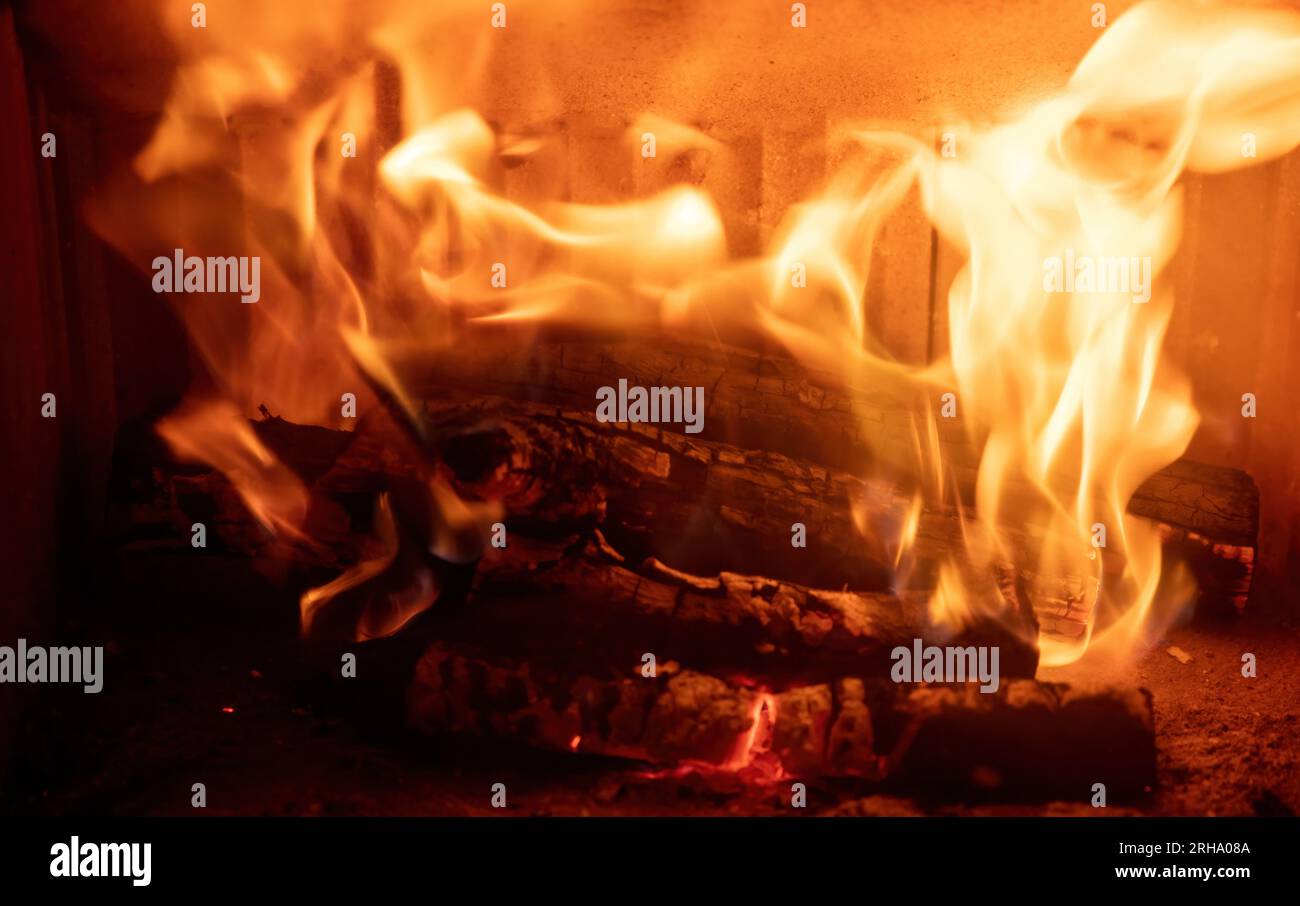 Close up view burning logs hi-res stock photography and images - Alamy