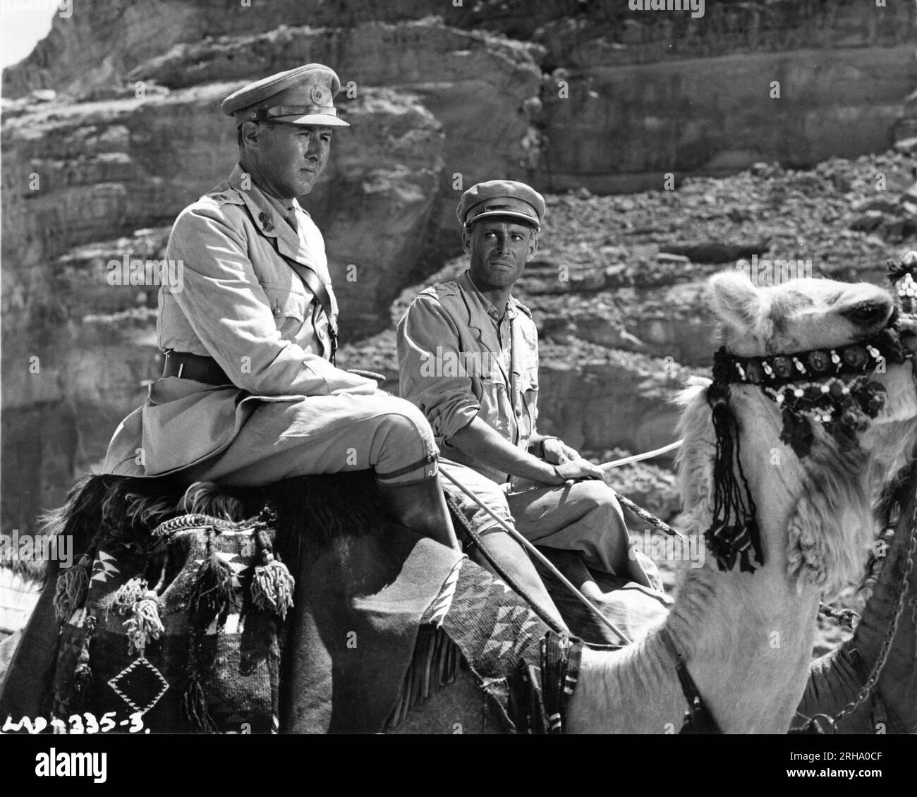 ANTHONY QUAYLE and PETER O'TOOLE in LAWRENCE OF ARABIA 1962 director ...
