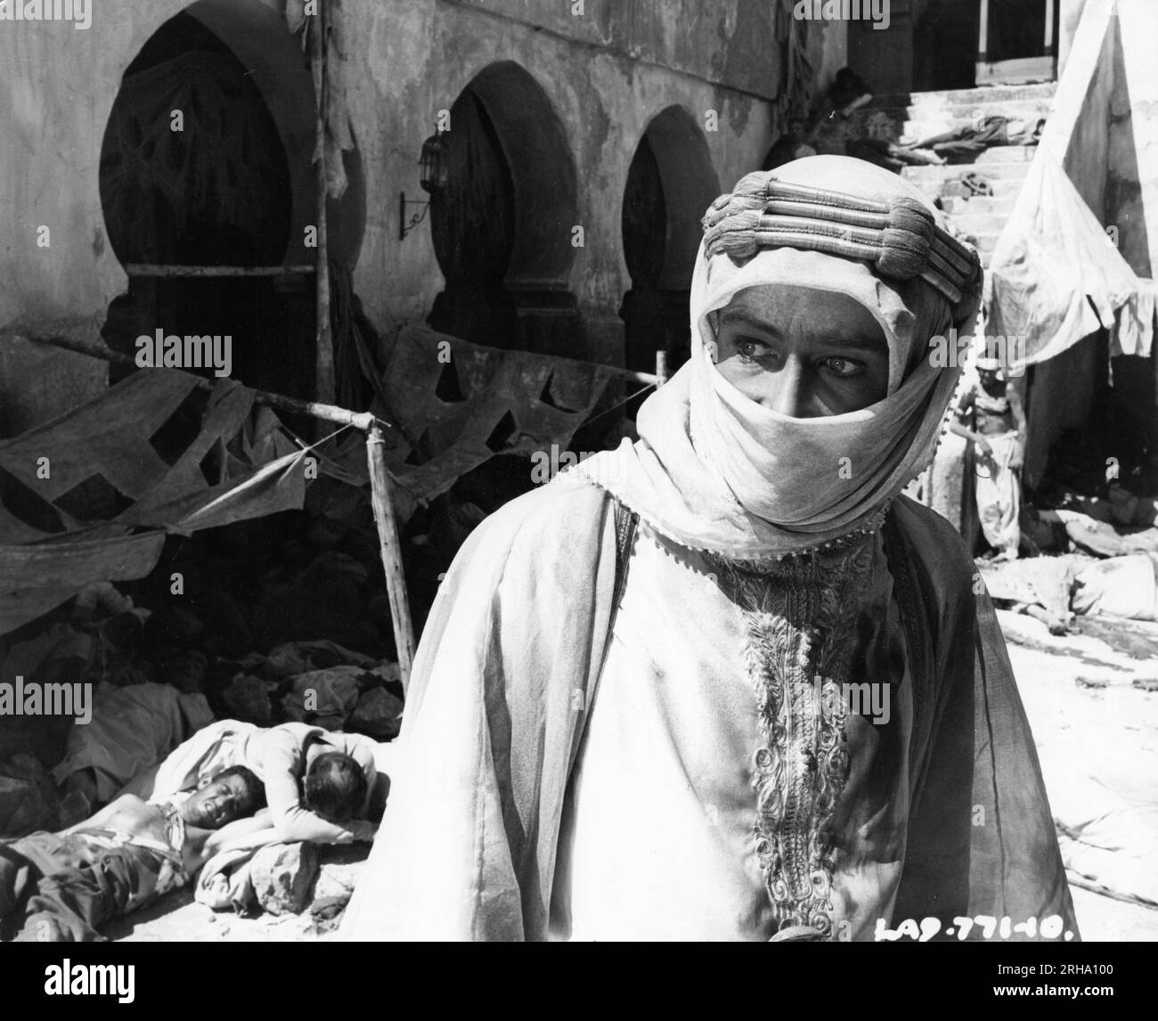 PETER O'TOOLE in LAWRENCE OF ARABIA 1962 director DAVID LEAN screenplay ...