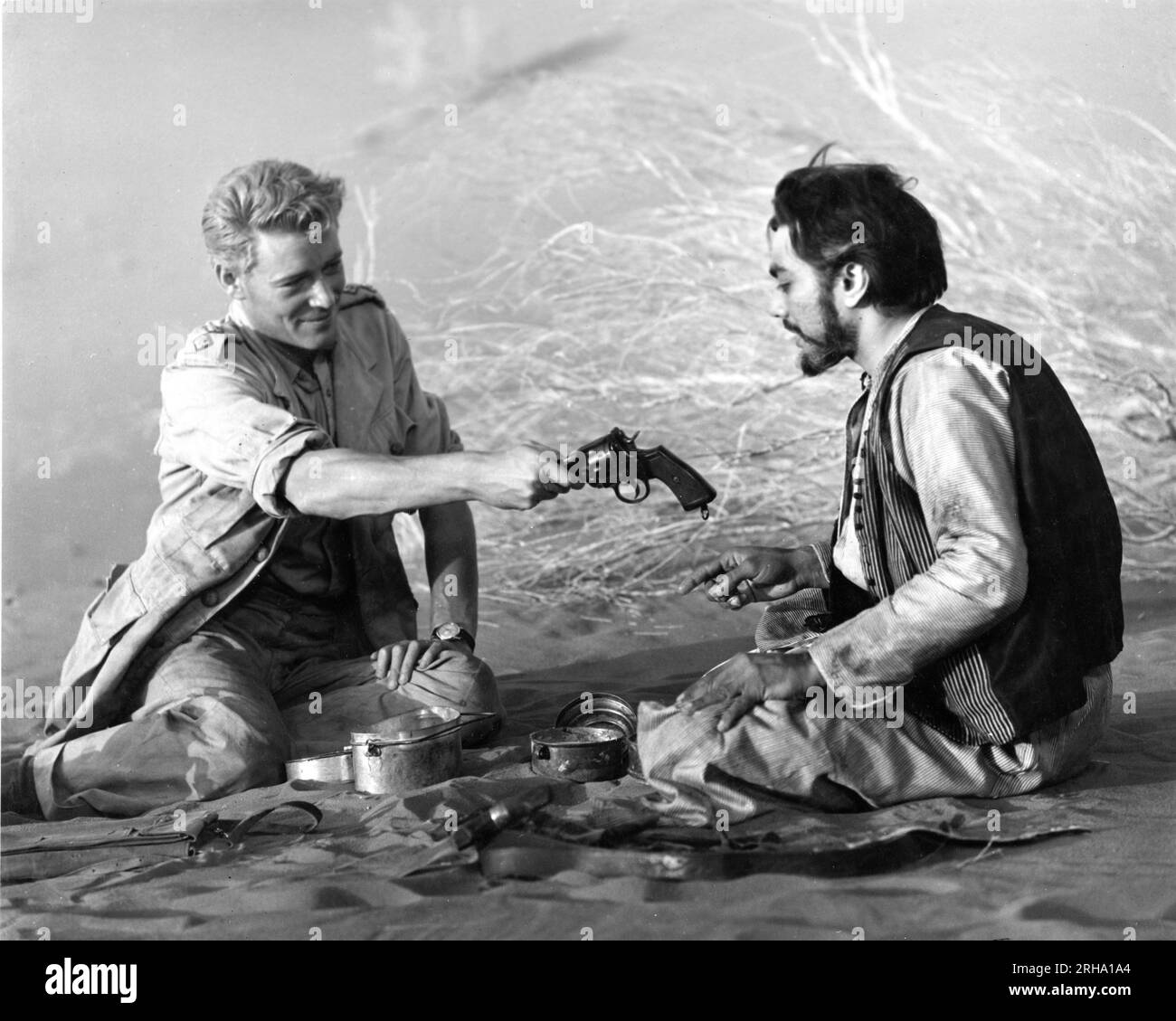 PETER O'TOOLE and GAMIL RATIB in LAWRENCE OF ARABIA 1962 director DAVID ...