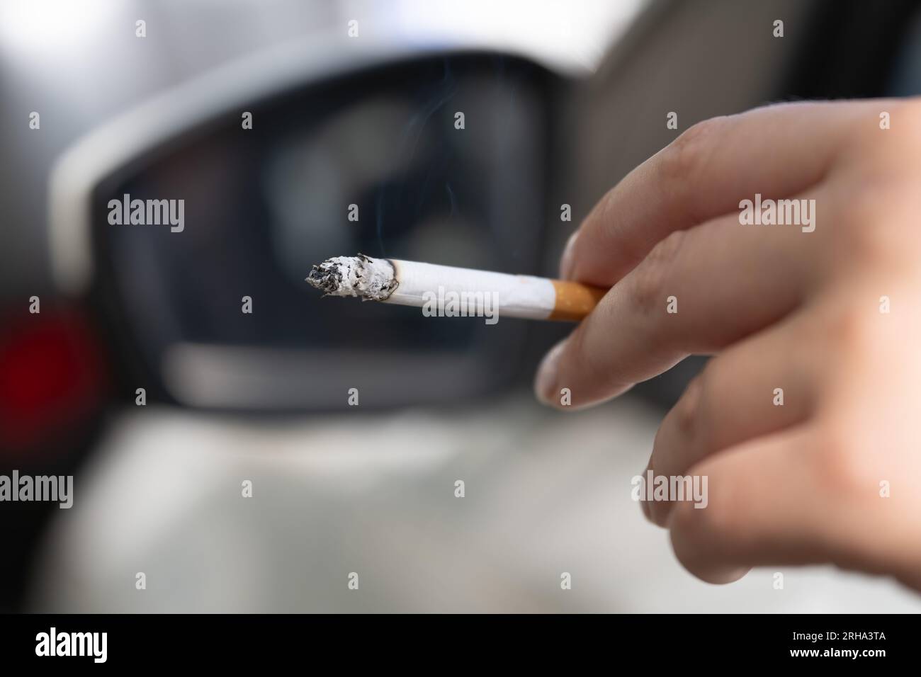Smoking and car and children hi-res stock photography and images - Alamy