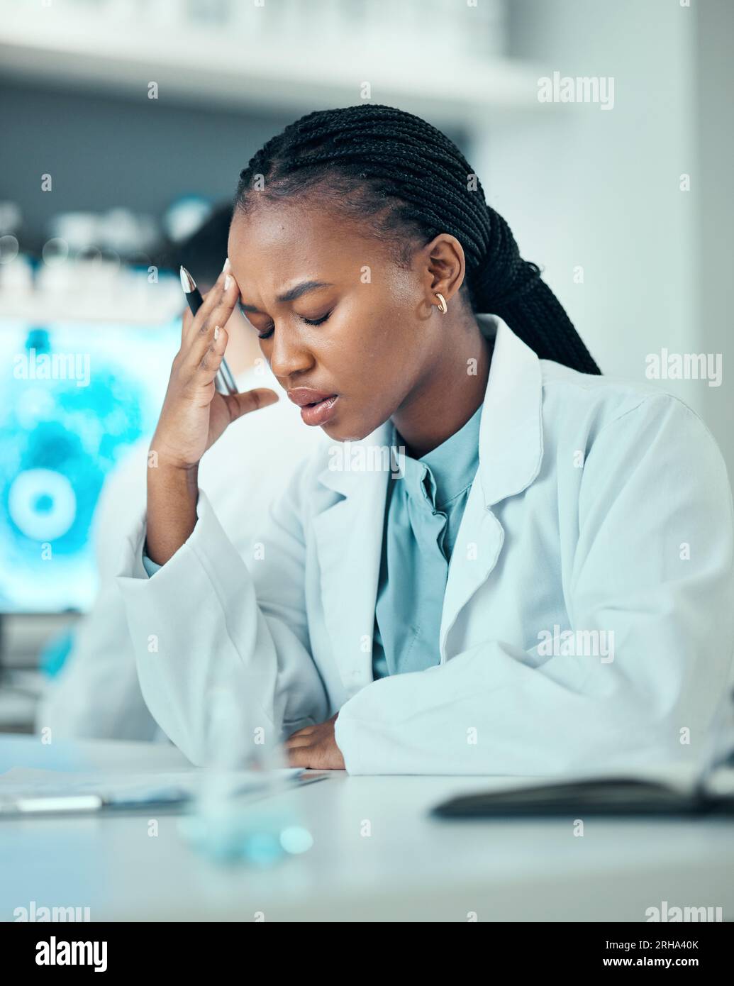 Stress headache woman scientist hi-res stock photography and images - Alamy
