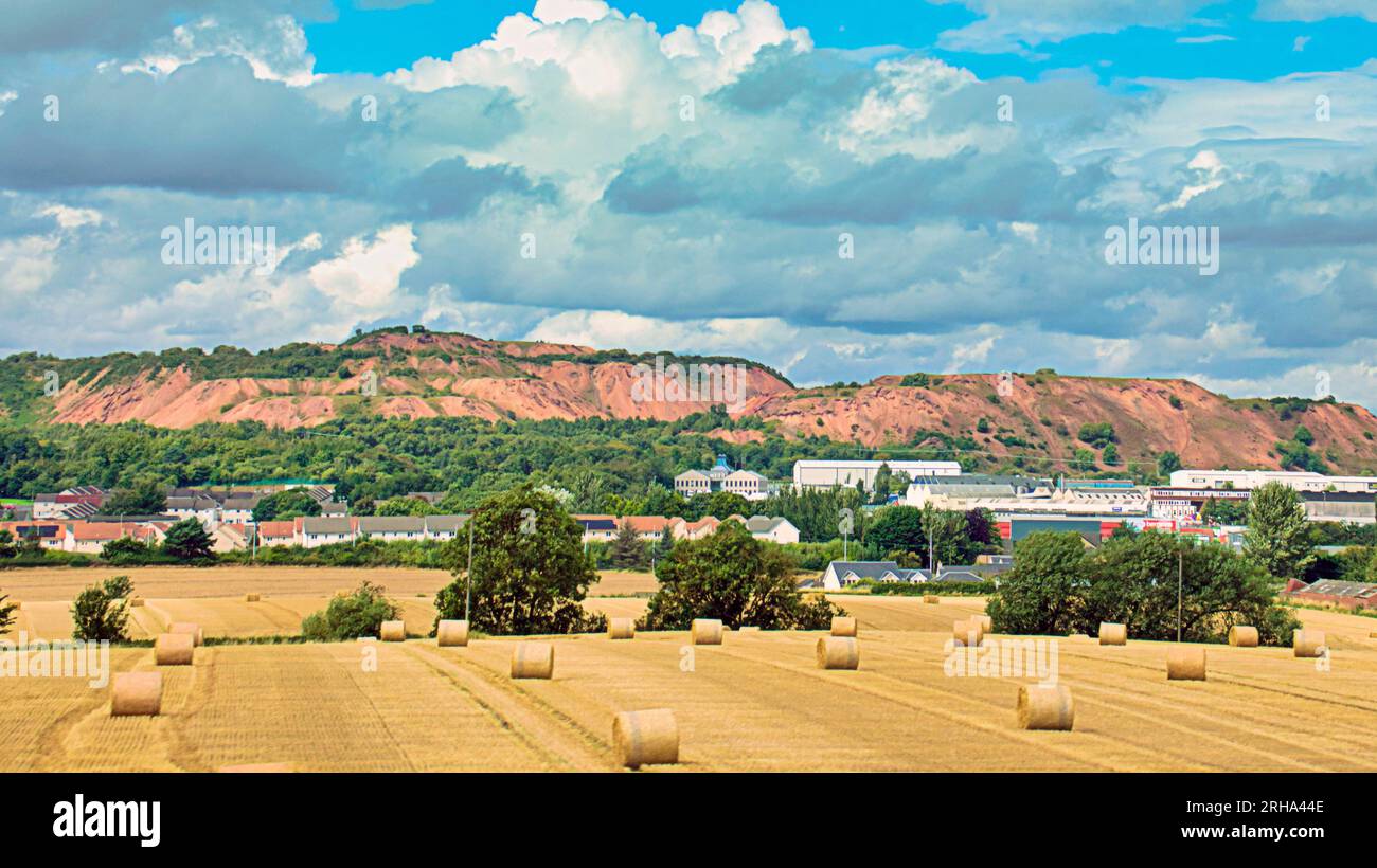 Edinburgh, Scotland, UK. 15th August, 2023. UK Weather: Harvest at ...