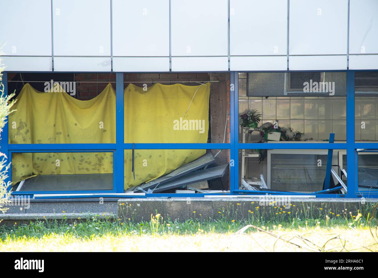 Russian missiles attacked the swimming pool building in the city of ...