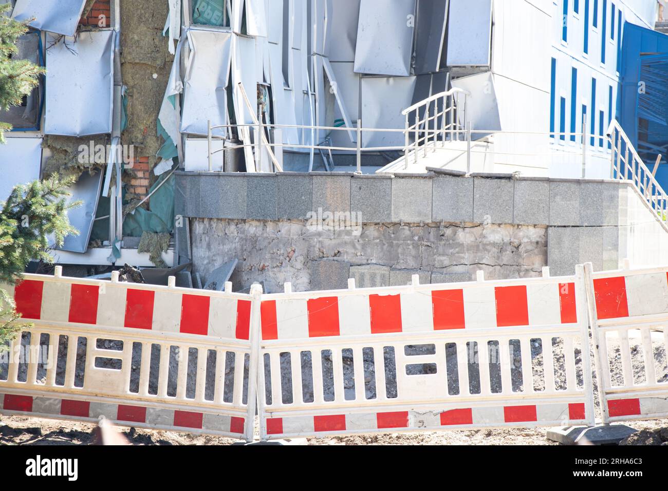 Russian missiles attacked the swimming pool building in the city of ...