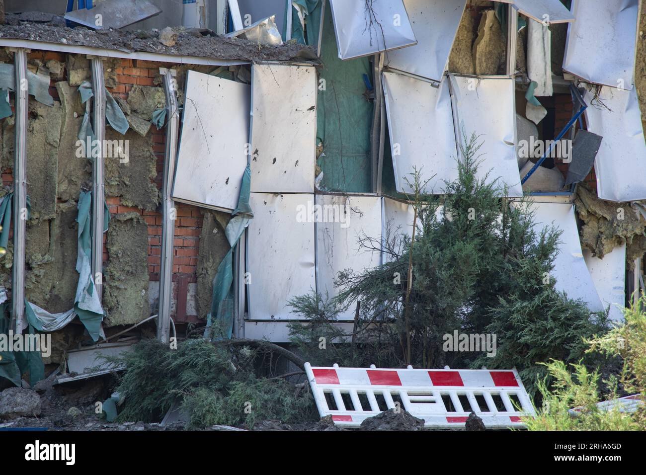 Russian missiles attacked the swimming pool building in the city of ...
