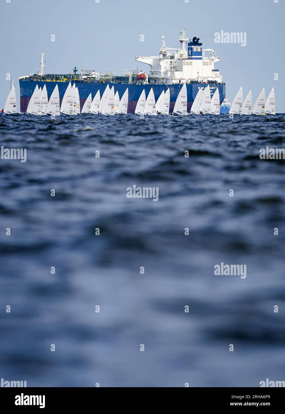 7 zeilen hi-res stock photography and images - Alamy