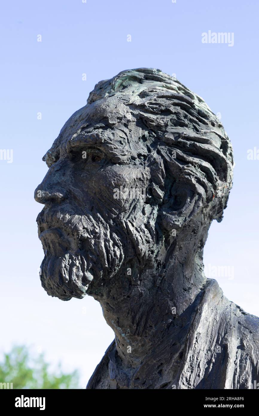 Statue of Van Gogh by Gabriel Sterk at Saint-Paul Asylum at Saint-Rémy ...