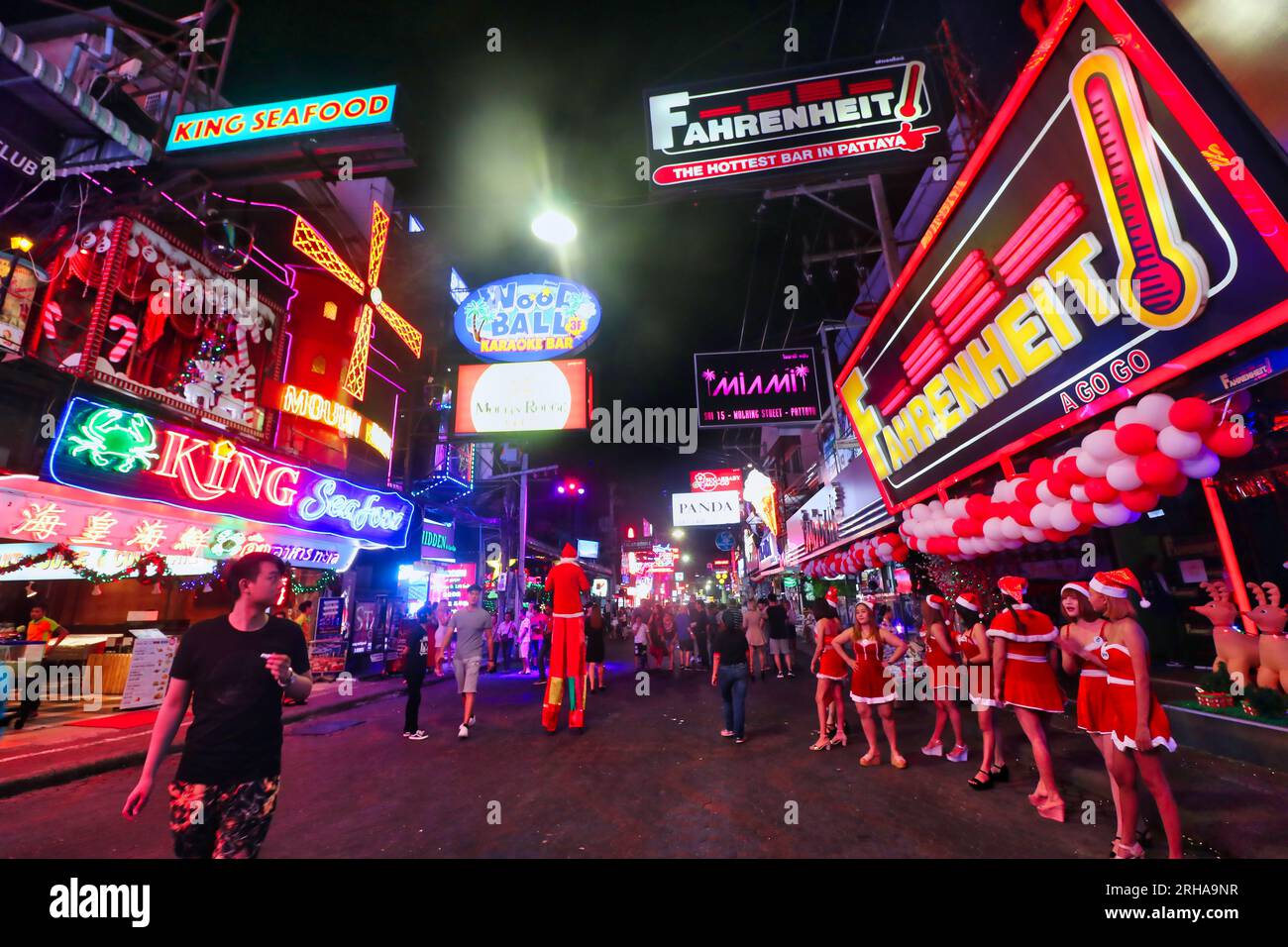 December 26th, 2018, Pattaya, Thailand - Tourists enjoy stroll along ...