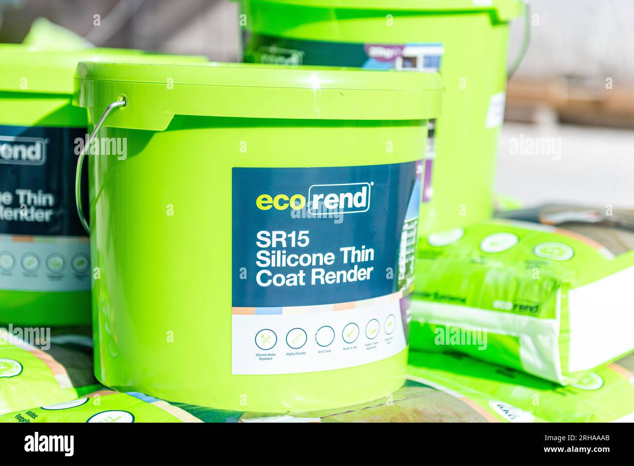 Tub of eco rend SR15 Silicone Thin Coat Render Stock Photo - Alamy