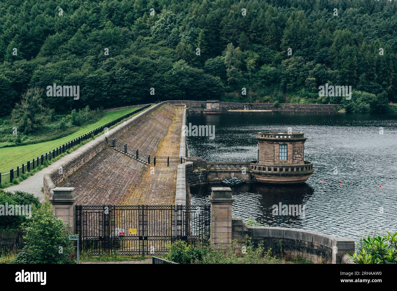Ladybower Reservoir Dam Stock Photo - Alamy