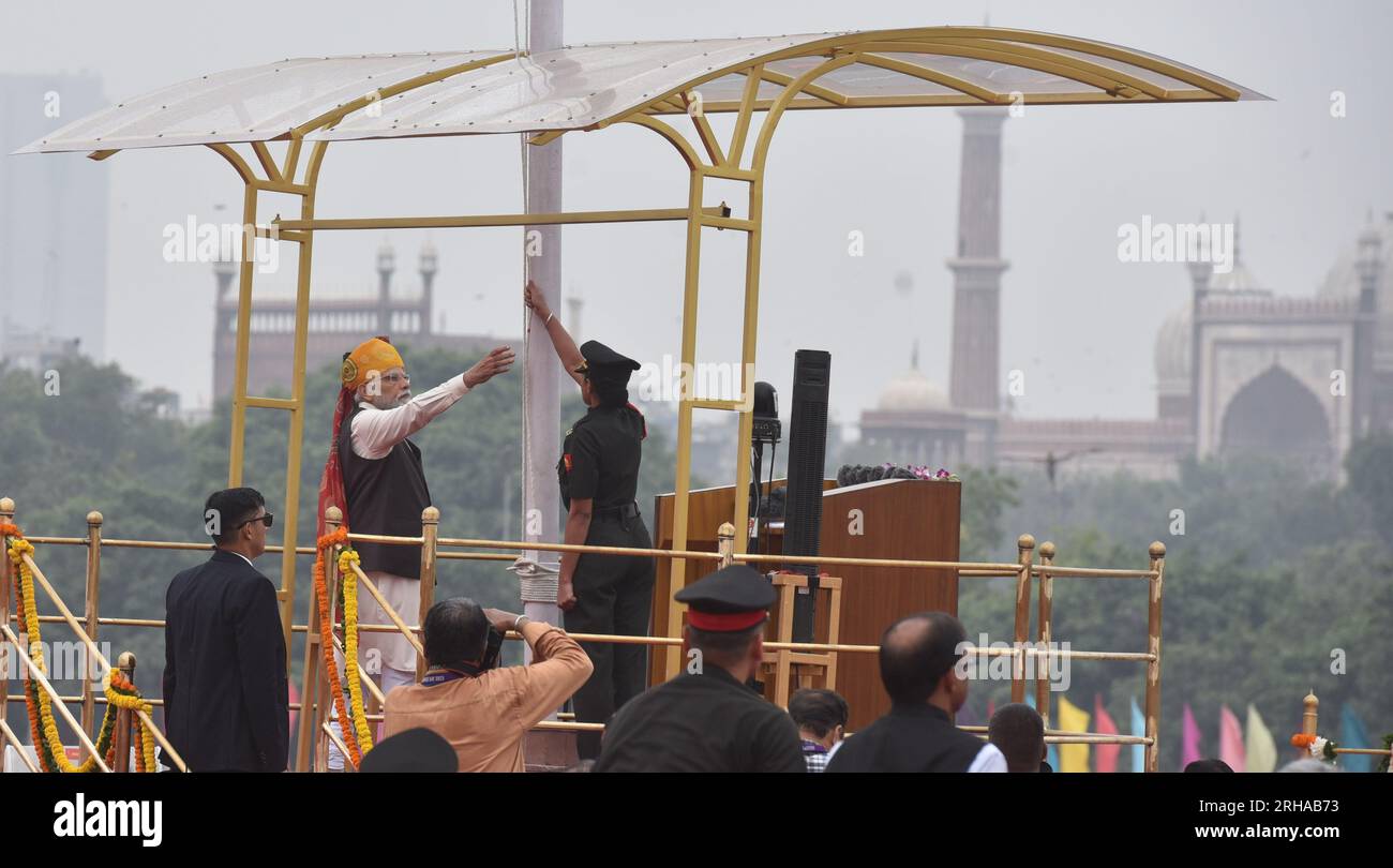 Red fort flag hoisting hi-res stock photography and images - Alamy