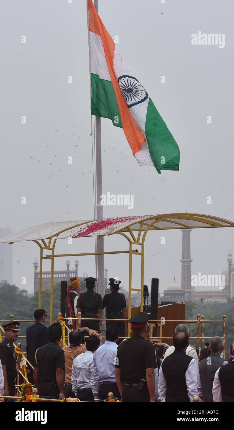 Red fort flag hoisting hi-res stock photography and images - Alamy