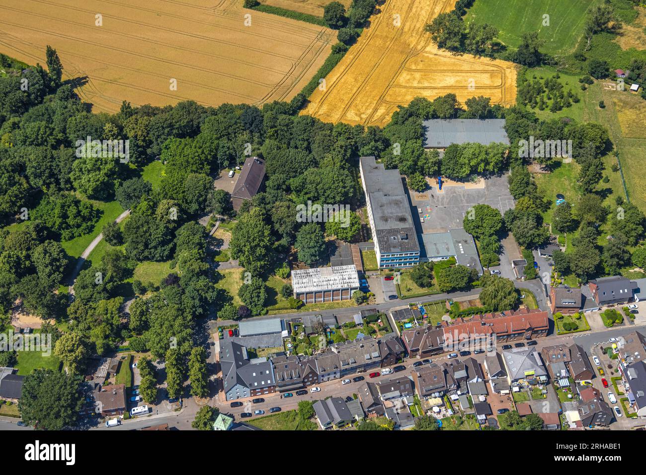Aerial view, Fort Holten / Holtener Burg, Kastel Elementary School ...