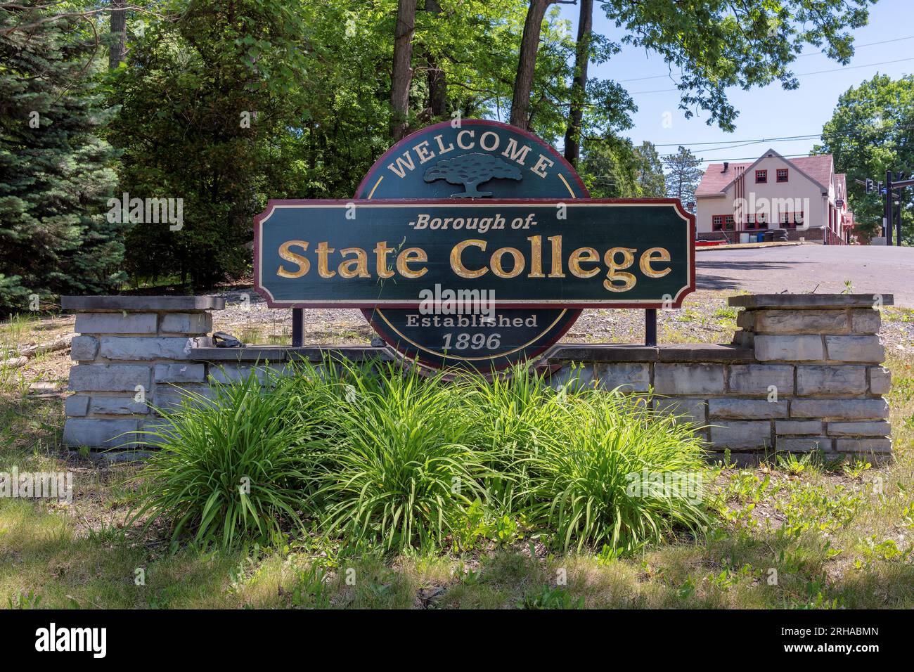 The Welcome to State College street sign in State College, Pennsylvania Stock Photo - Alamy