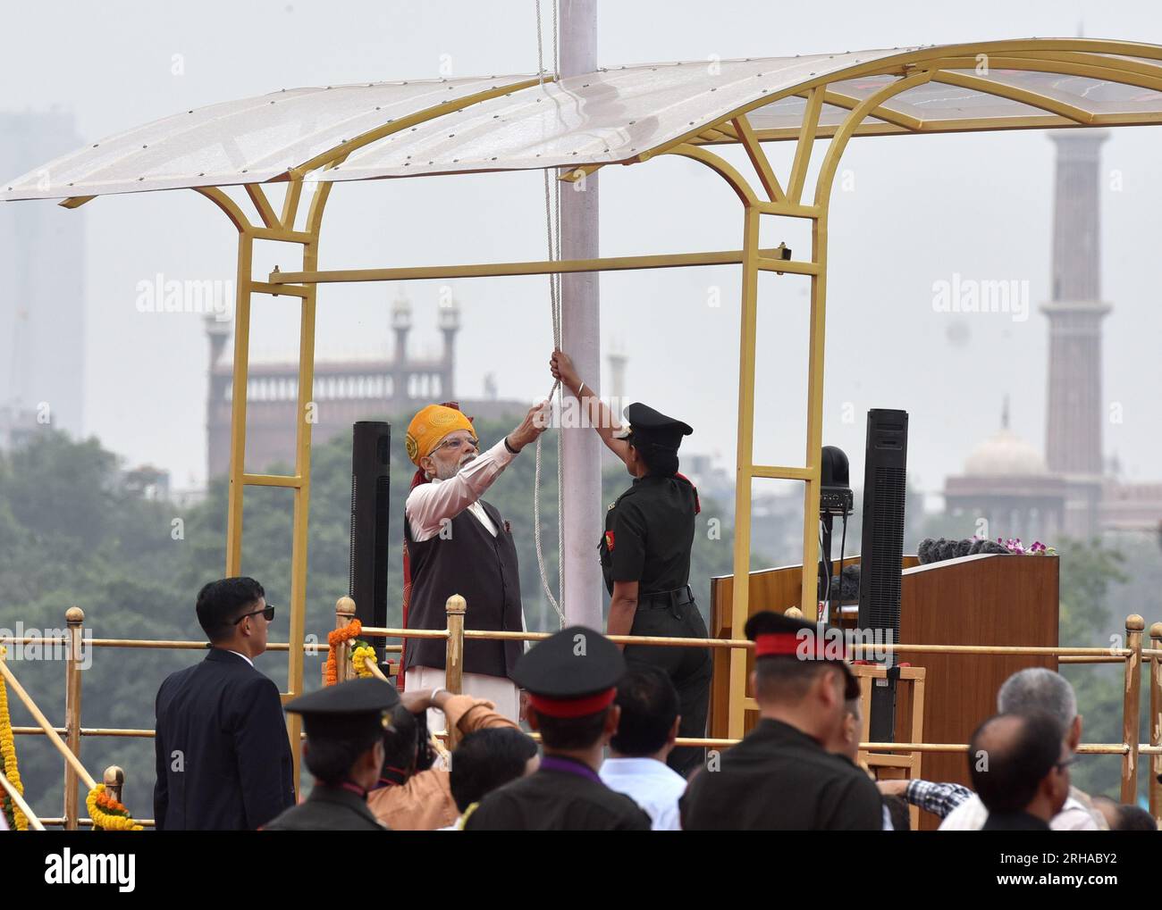 Red fort flag hoisting hi-res stock photography and images - Alamy