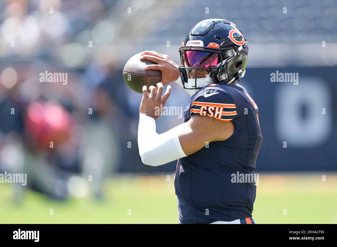 Chicago Bears quarterback Justin Fields warms up in an NFL preseason ...