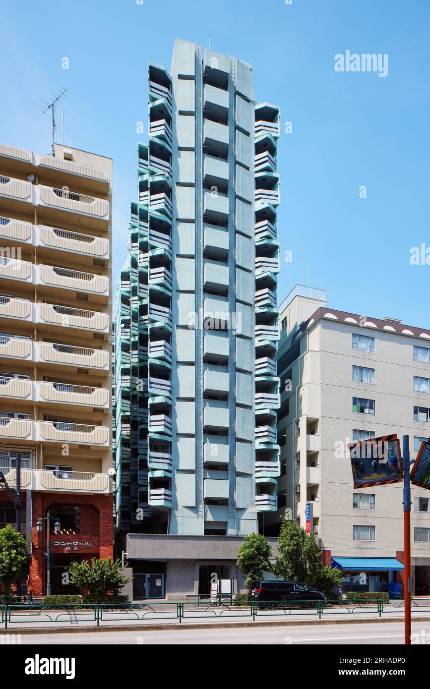 New Sky Building No. 3 (Gunkan Building), designed by Watanabe Yoji ...