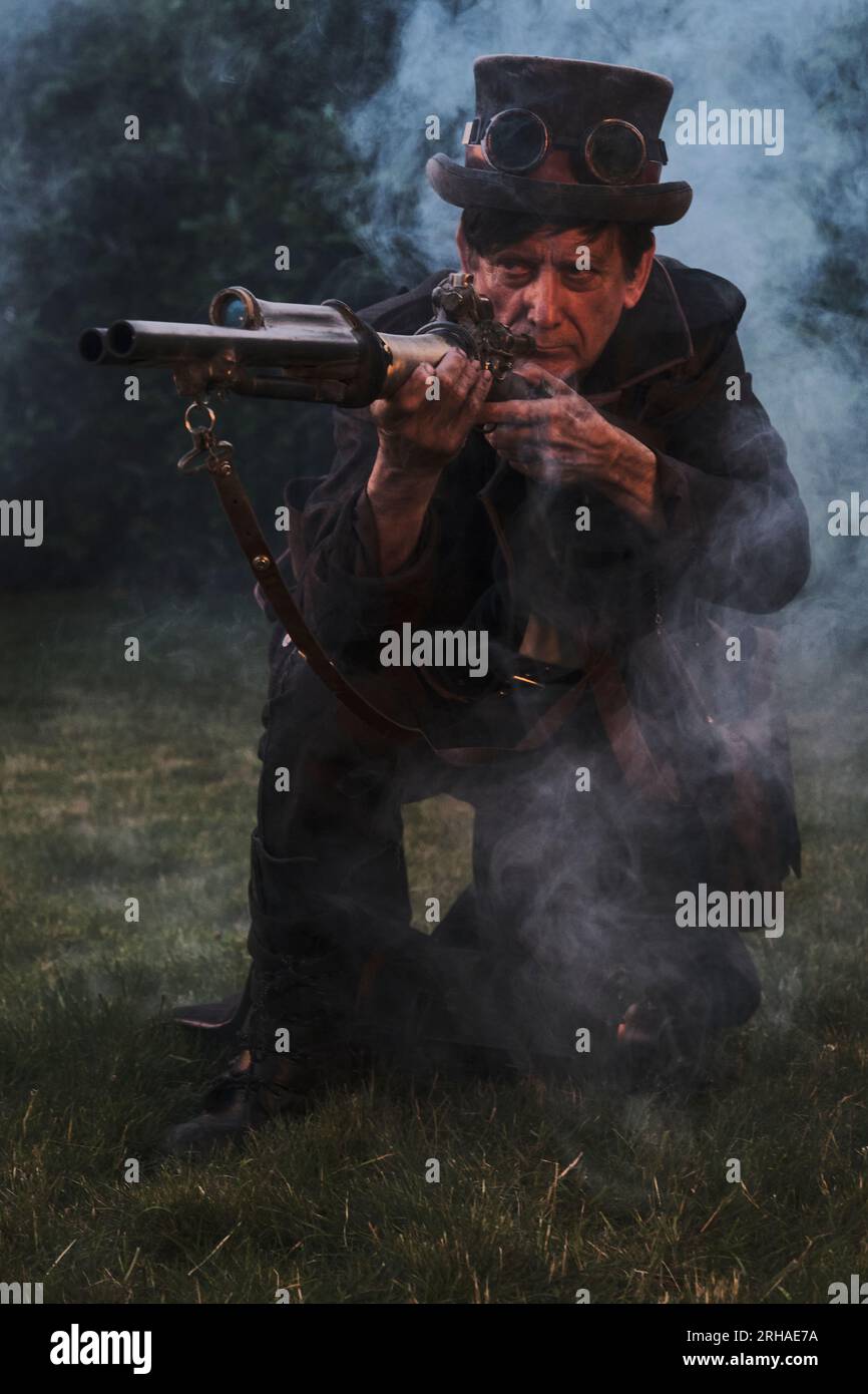 Women in punk hi-res stock photography and images - Alamy