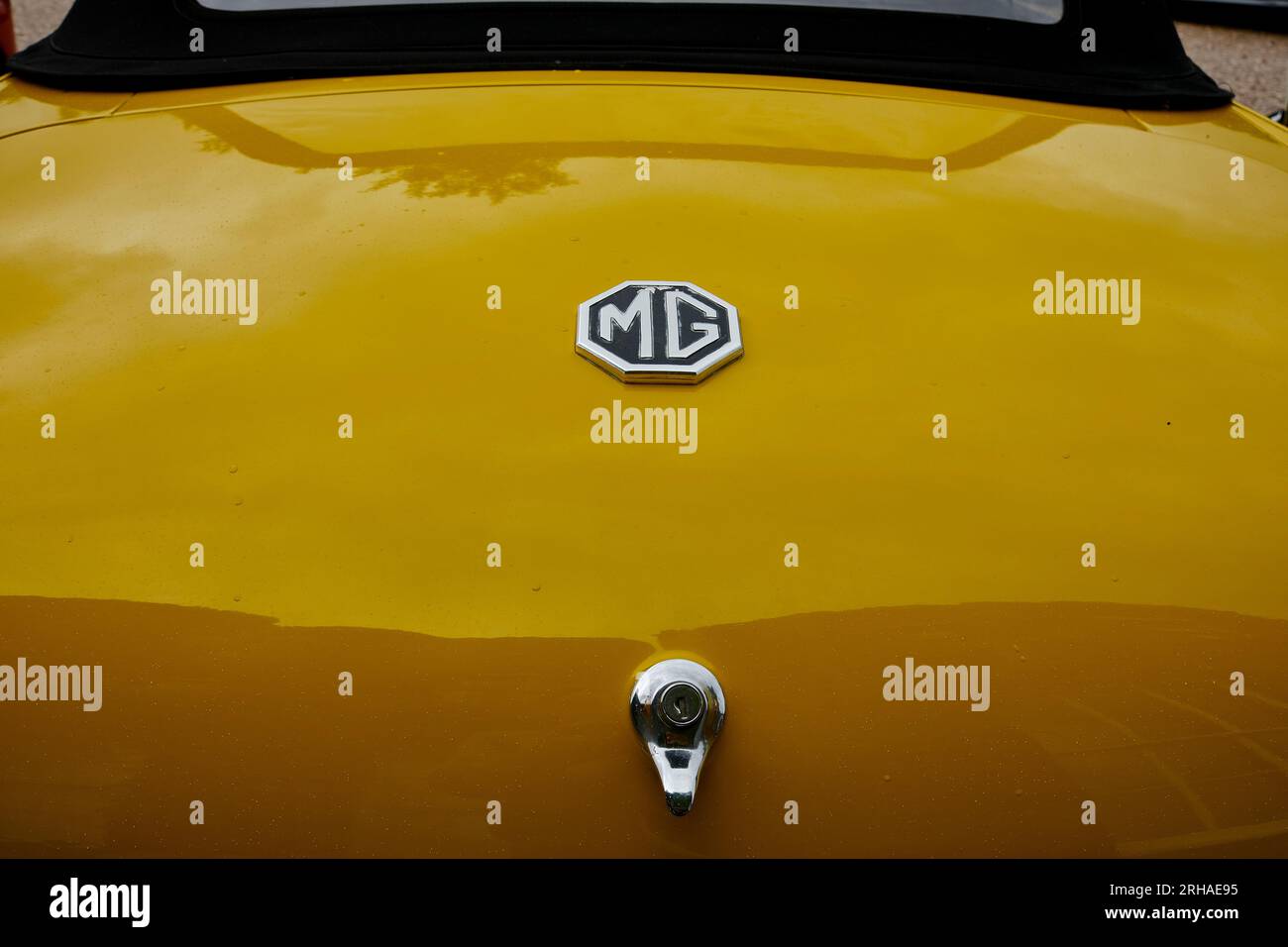 Mg sport car logo red hi-res stock photography and images - Alamy