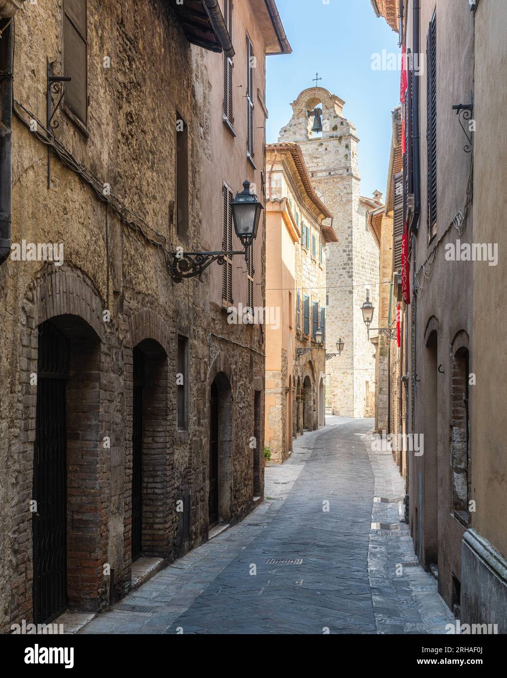 Medieval italian architecture hi-res stock photography and images - Alamy