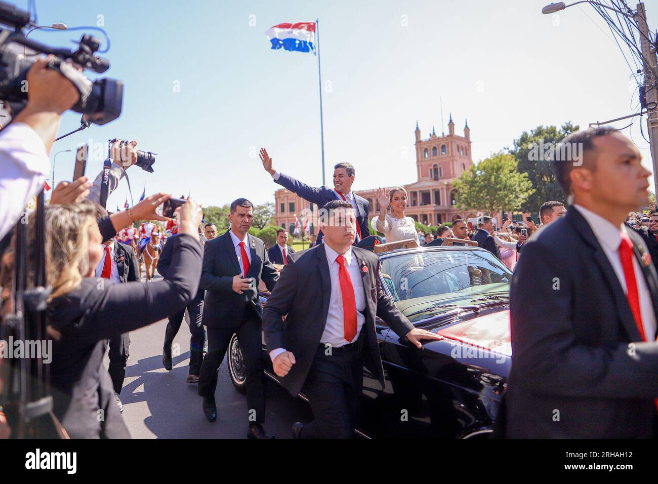 Paraguay, Asunción: 15 August 2023, Santiago Peña (l) and his wife ...