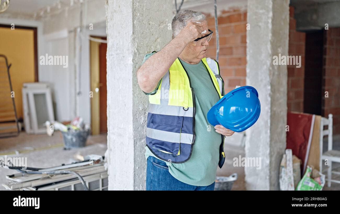 Tired construction worker heat hi-res stock photography and images - Alamy