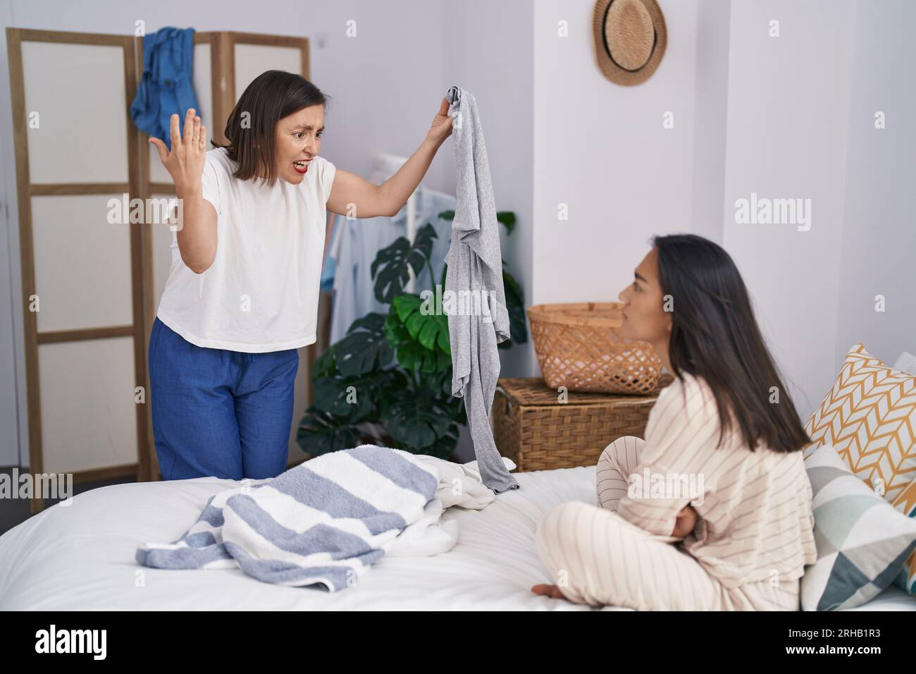 Senior mother daughter argue hi-res stock photography and images - Alamy
