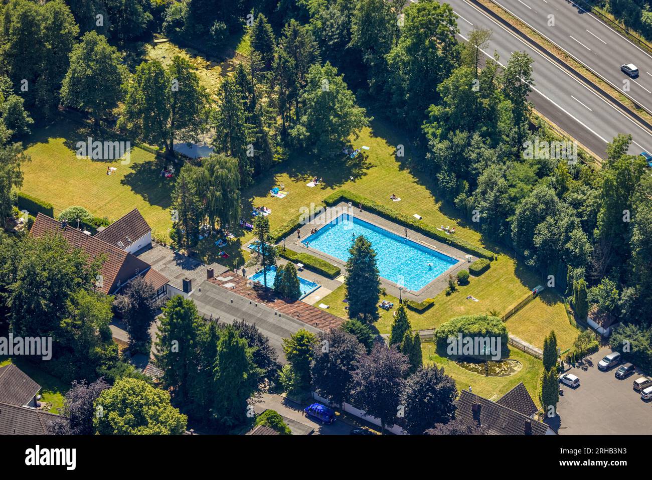 Family swimming pool hi-res stock photography and images - Alamy