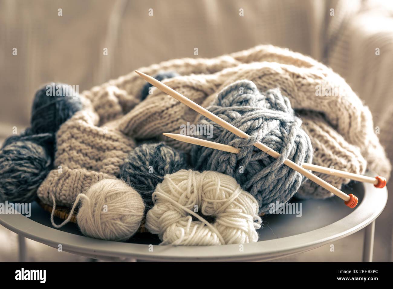 Grey knitting yarn hook hi-res stock photography and images - Alamy