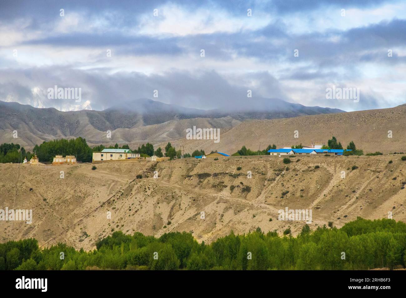 Beautiful Tsarang aka Charang Village desert Landscape in Upper Mustang ...