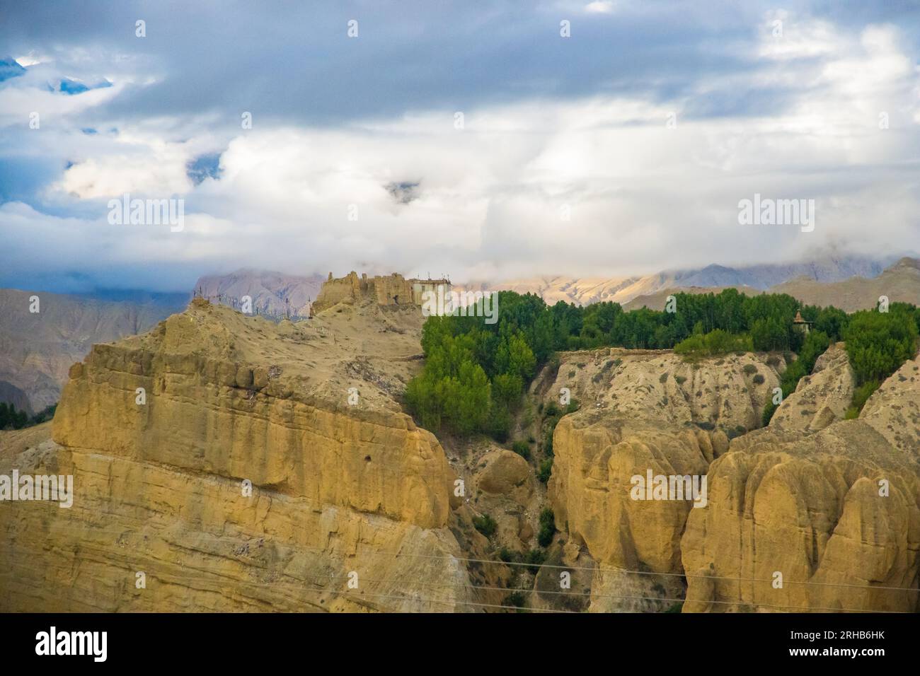 Beautiful Tsarang aka Charang Village desert Landscape in Upper Mustang ...