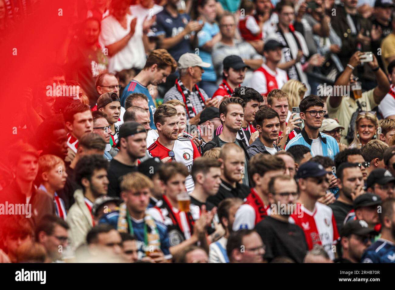 Cheering feyenoord supporters hi-res stock photography and images - Alamy