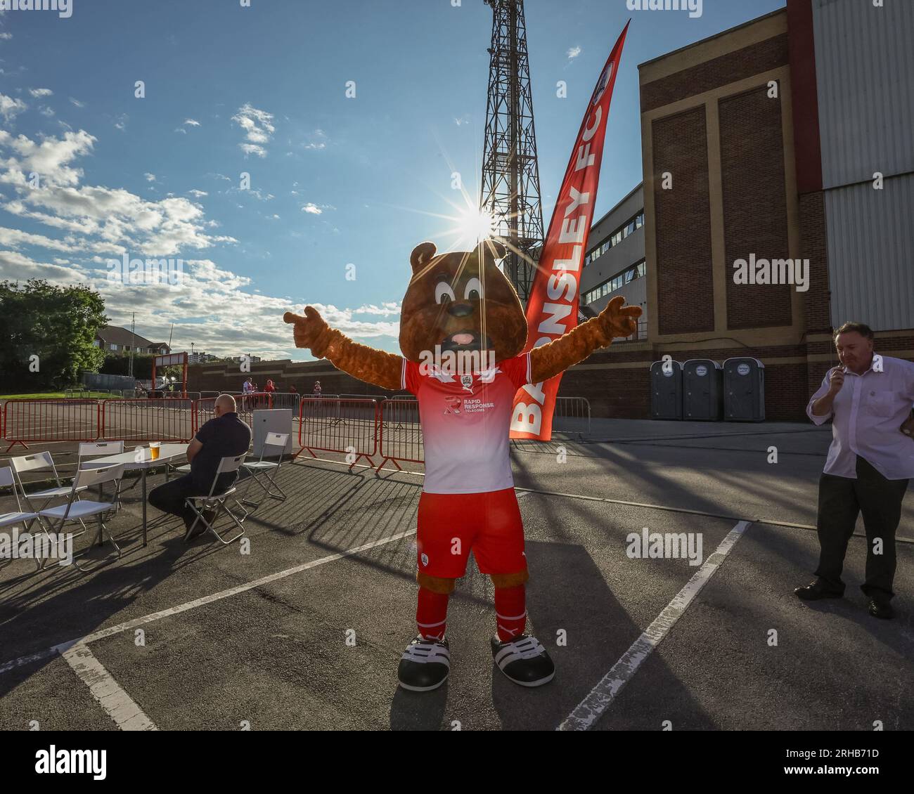 Peterborough united mascot hi-res stock photography and images - Alamy