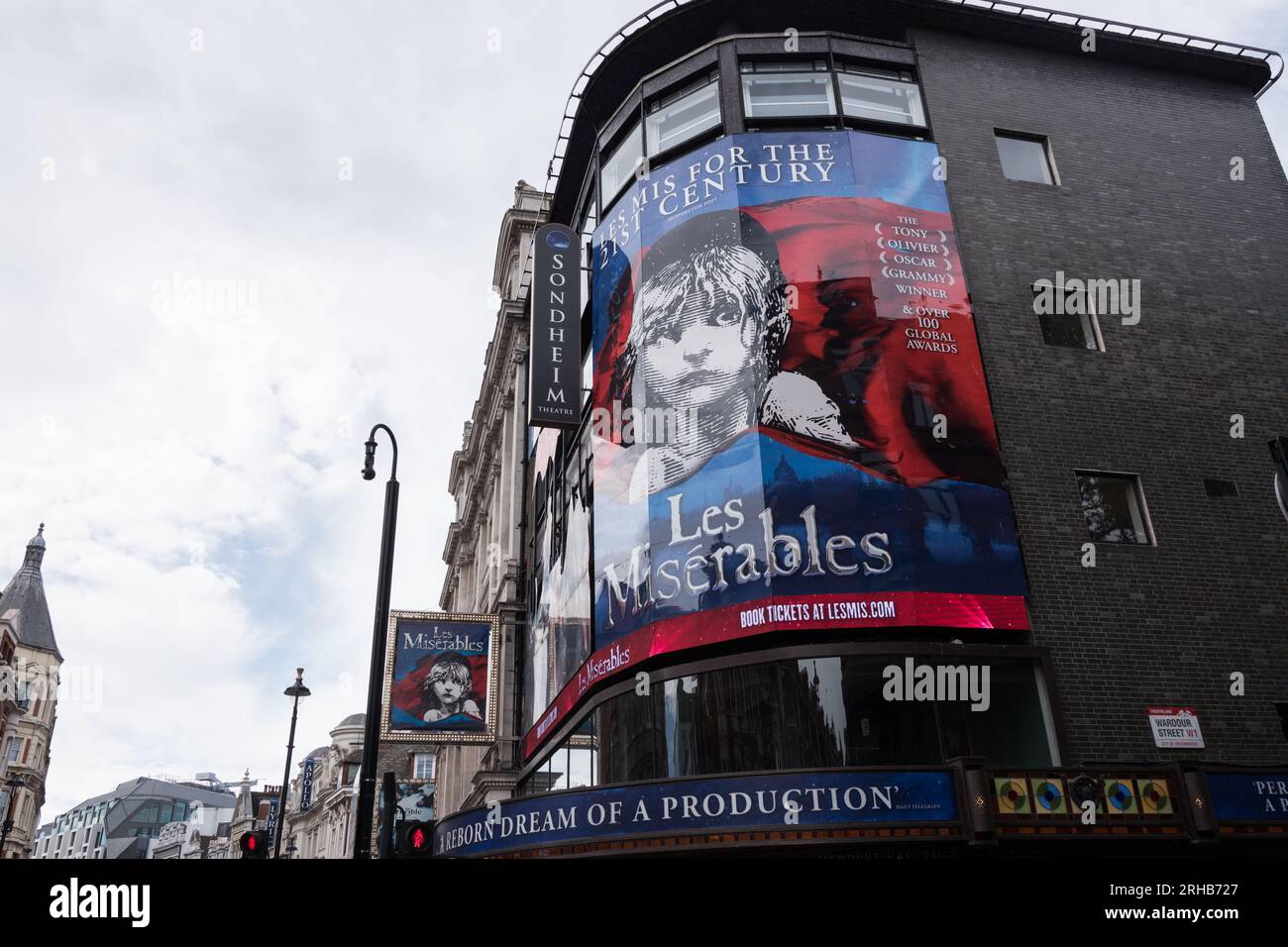 Les miserables london theatre hi-res stock photography and images - Alamy
