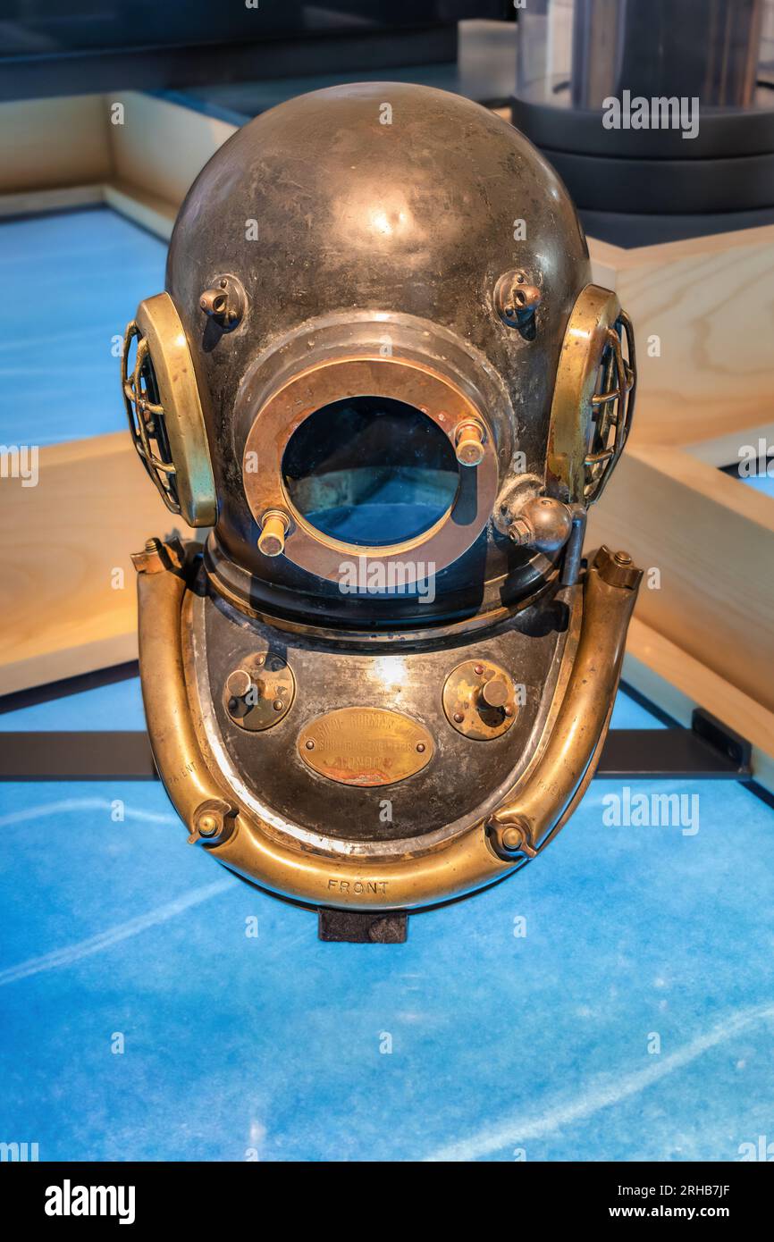 Rigid head enclosure hi-res stock photography and images - Alamy