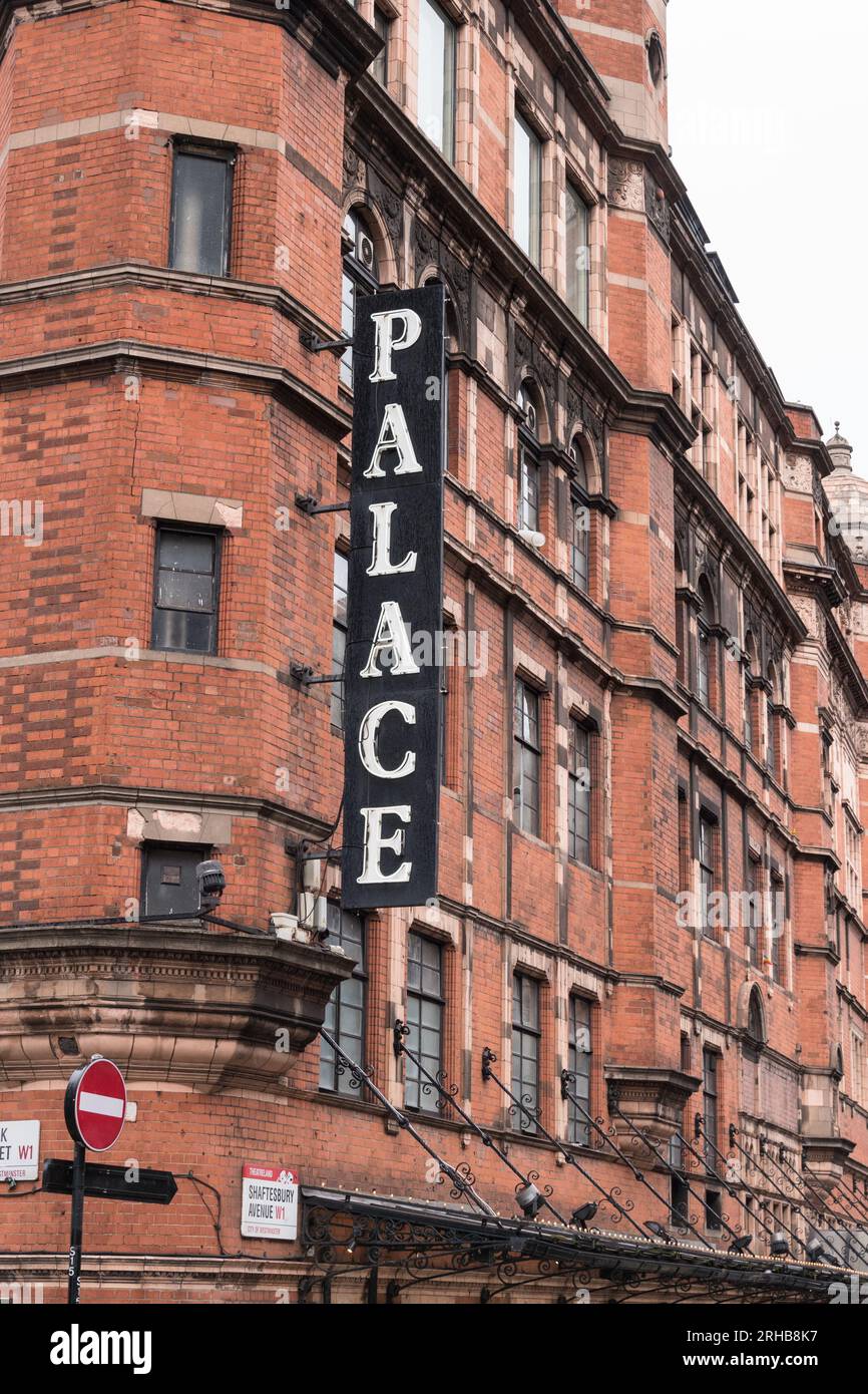 Theatre building sign hi-res stock photography and images - Alamy