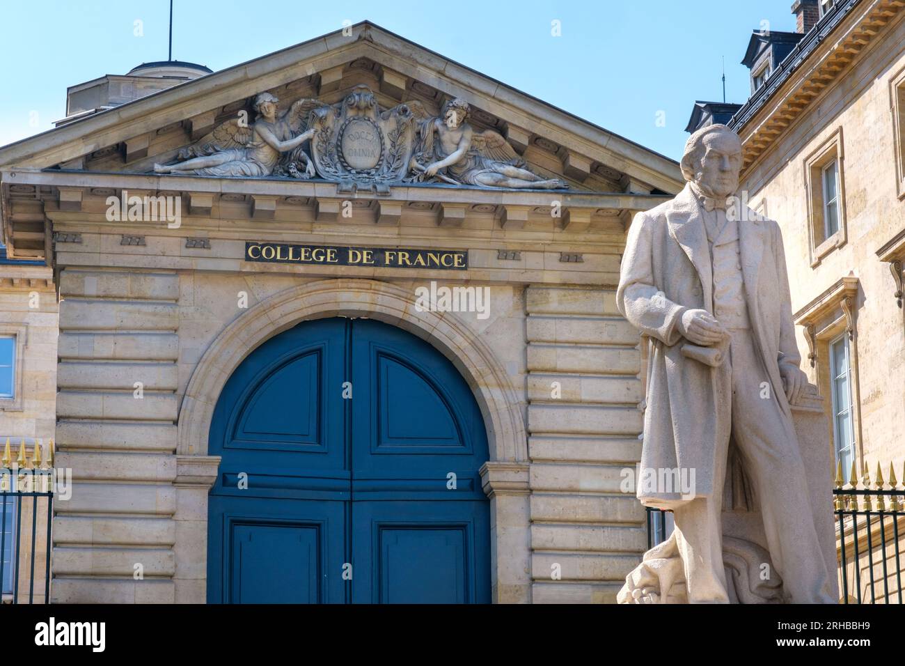 Paris, FR - 31 August 2022: Facade of College de France school Stock ...