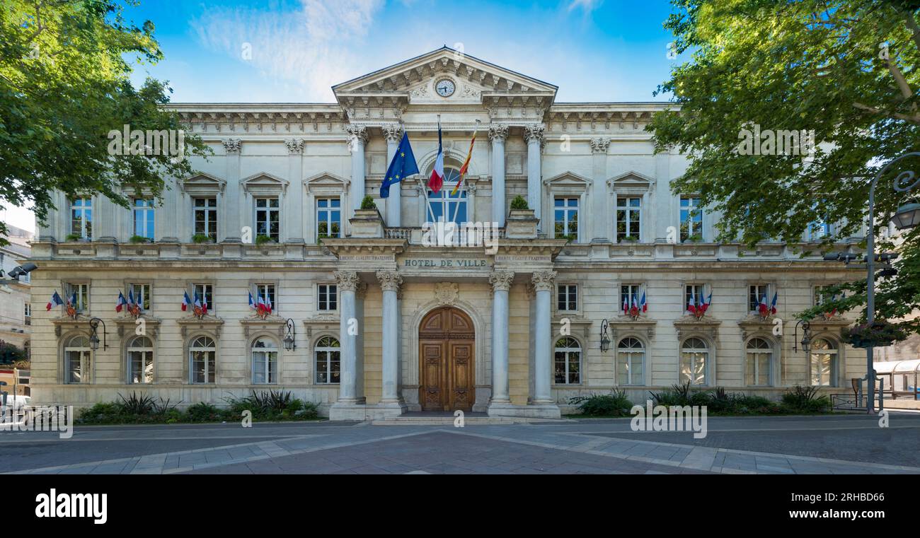 Avignon pope hall hi-res stock photography and images - Alamy