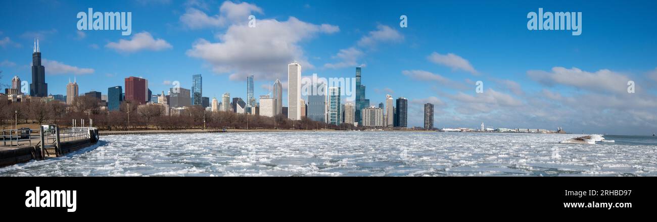 Chicago city skyline in winter hi-res stock photography and images - Alamy