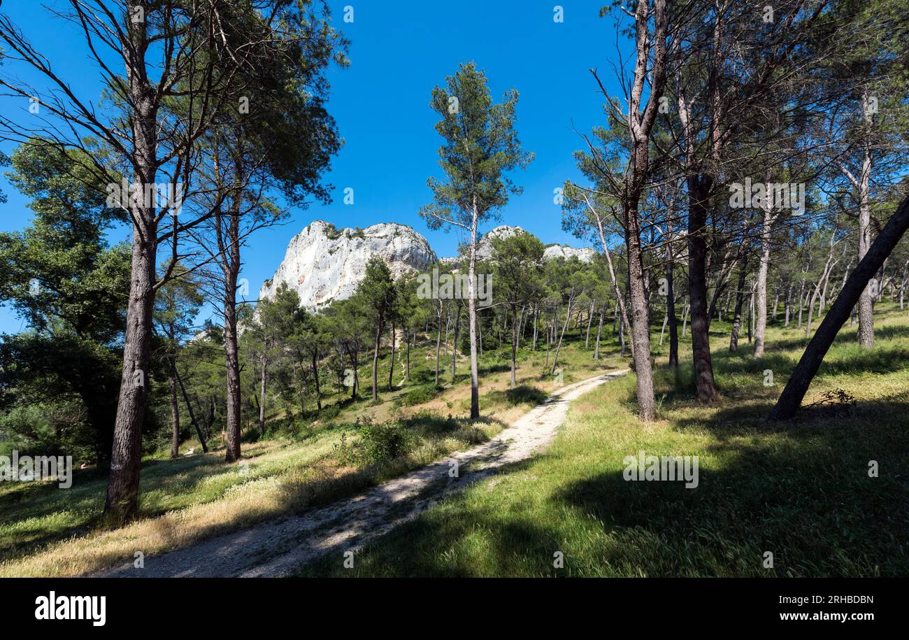 Beautiful trails on the Barrage de Peiroou near St Remy. Buches du ...