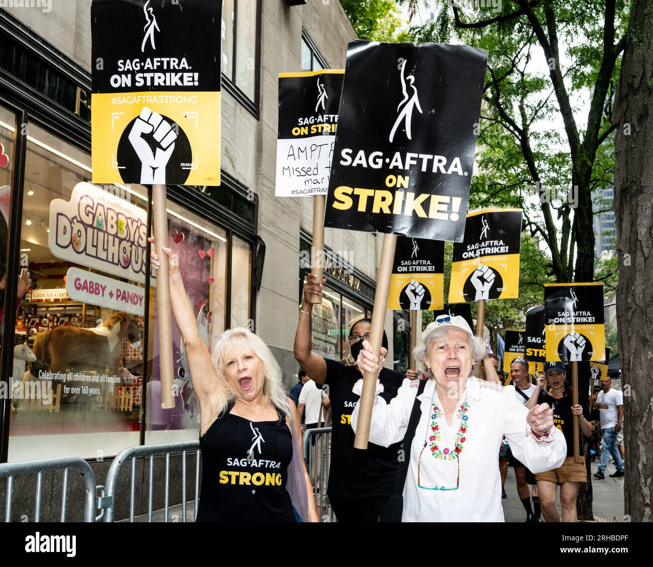 Sag aftra in new york city hi-res stock photography and images - Alamy