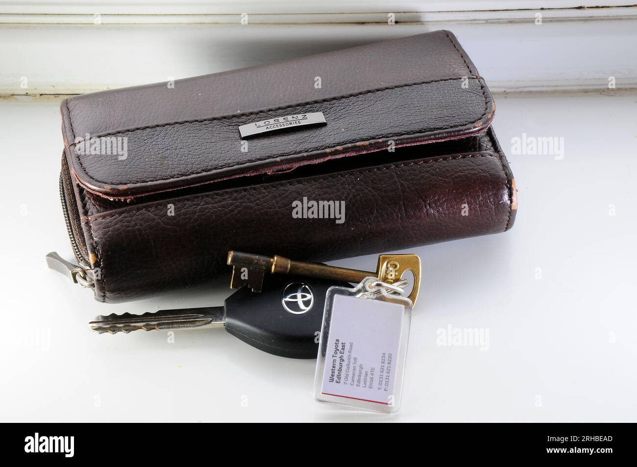 Ladies purse and keys on window sill Stock Photo - Alamy