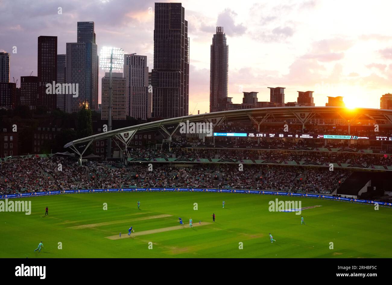 Oval invincibles view hi-res stock photography and images - Alamy