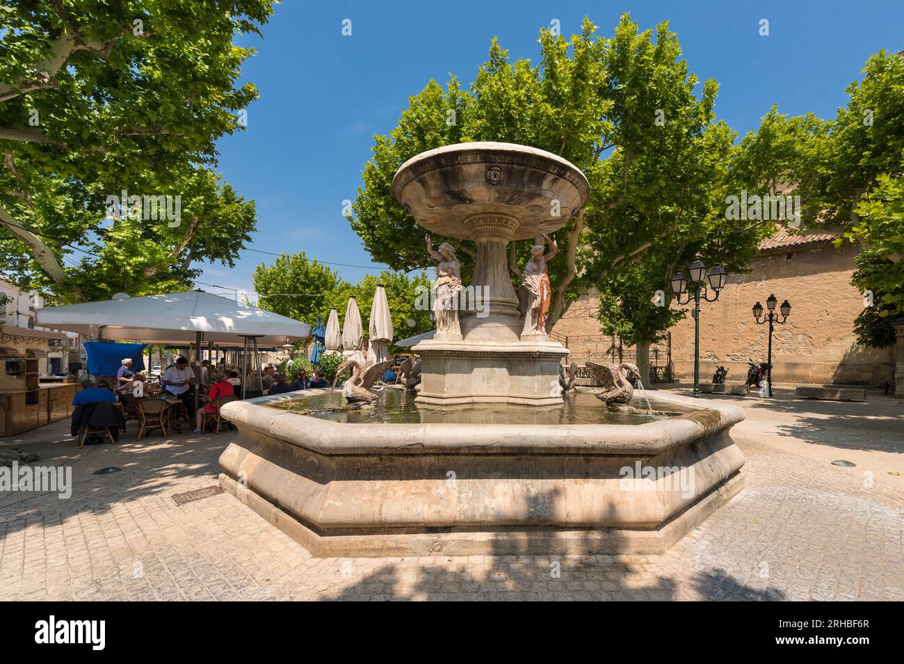 Village square with fountain and restaurant of Maussane les Alpilles ...