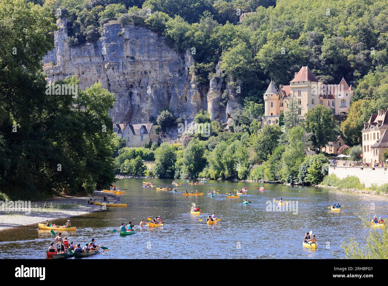 Tourisme et promenade sur la rivière Dordogne à La Roque-Gageac en ...