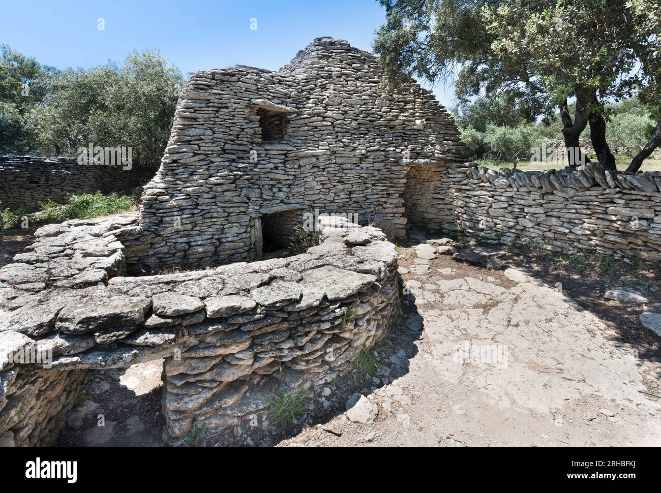 Stone age huts hi-res stock photography and images - Alamy