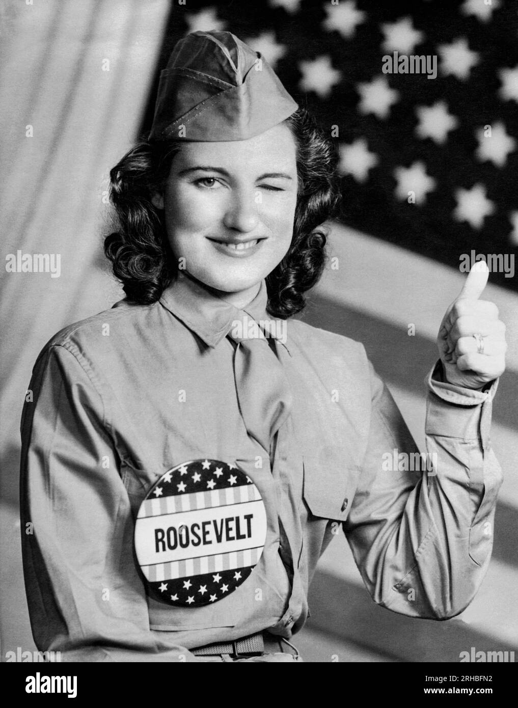 Celebrity thumbs up hi-res stock photography and images - Alamy